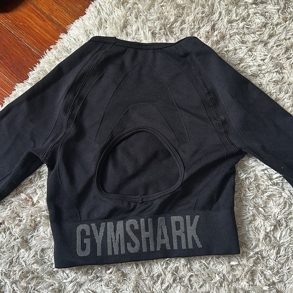 Gymshark | Tops | Gymshark Long Sleeve Workout Top With Cutout On Back ...